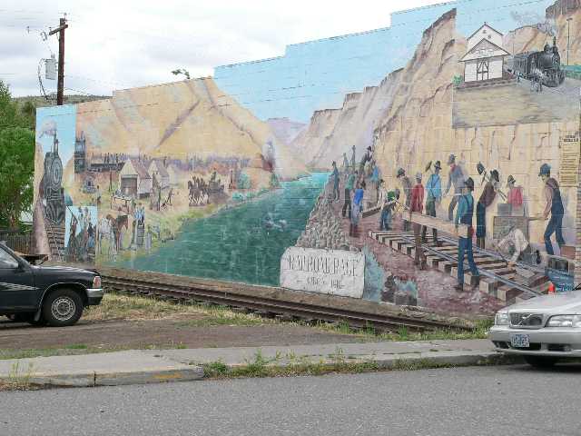 Maupin, Oregon sit high above the Deschutes river and is the start of ...