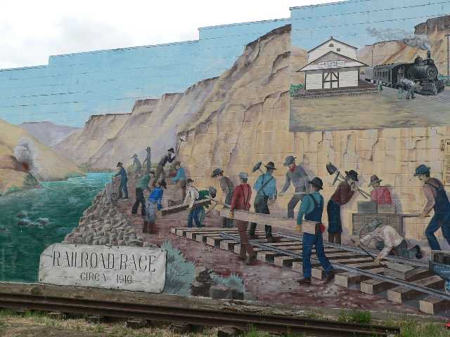 Maupin, Oregon sit high above the Deschutes river and is the start of ...