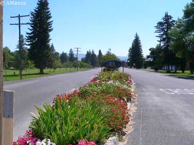 Malin, Oregon is just one irrigation ditch from California.