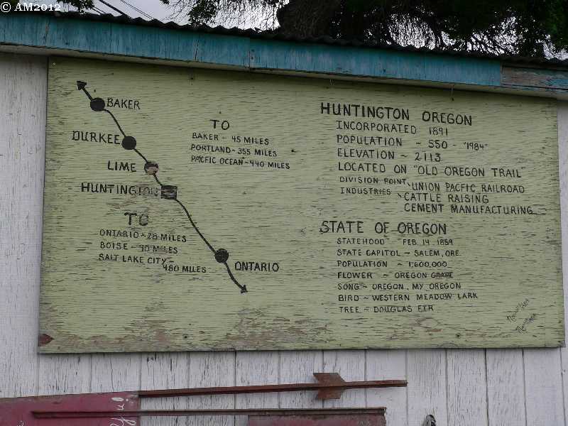 Huntington, Oregon sits next to the Brownlee reservior on the Snake ...