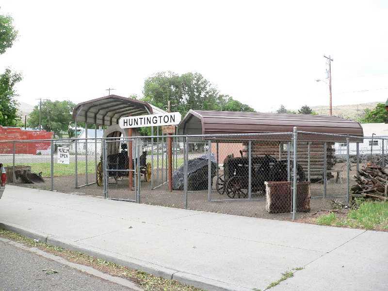 Huntington, Oregon sits next to the Brownlee reservior on the Snake ...