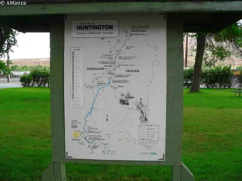 Huntington, Oregon sits next to the Brownlee reservior on the Snake ...