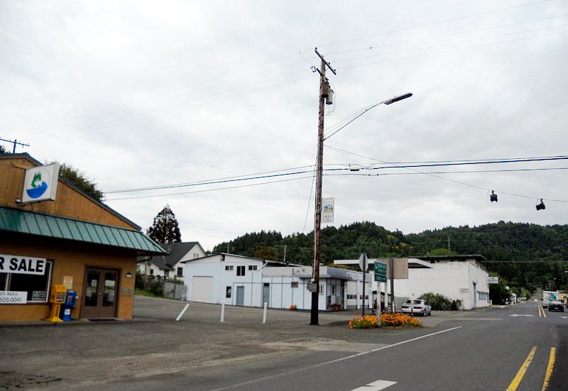 Drain, Oregon is near the junction of I-5 and Highway 38 leading to ...