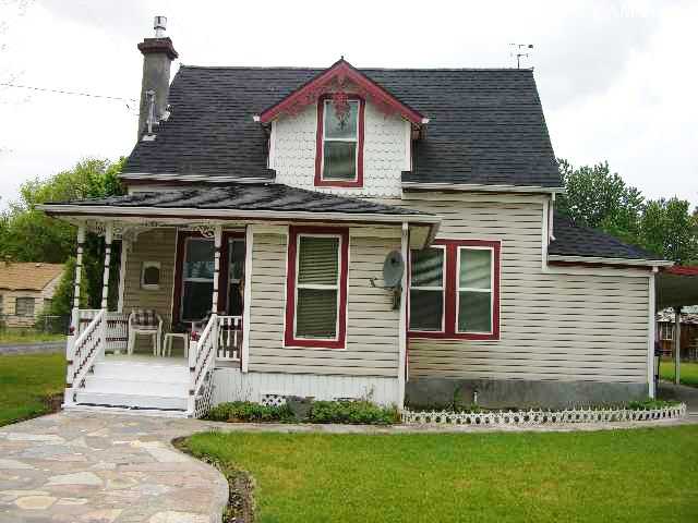 Wamic, Oregon is home to the well-restored Smock Prairie shool house.
