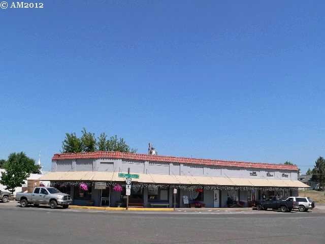 Bonanza, Oregon: they grow alfalfa around Bonanza so most of the ...