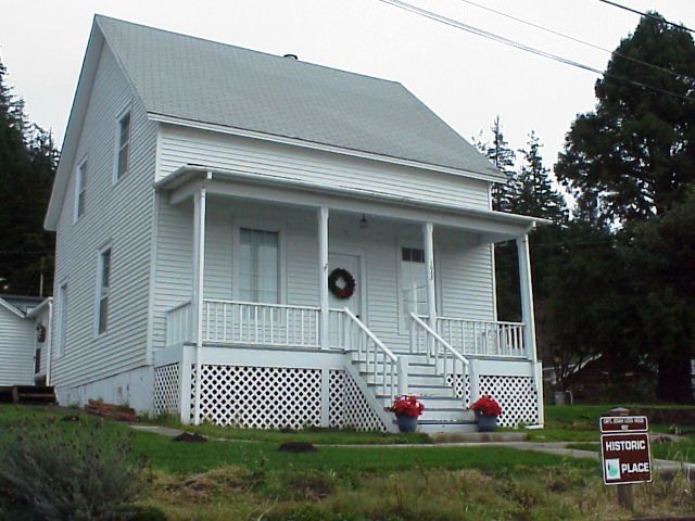 Gardiner has some of the finest old sea captain homes on the Oregon coast.