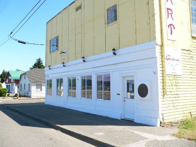 Gardiner has some of the finest old sea captain homes on the Oregon coast.