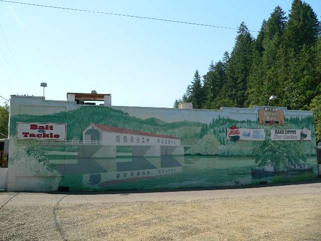 Mapleton, Oregon, is at the head of tidewater on the Siuslaw river in ...