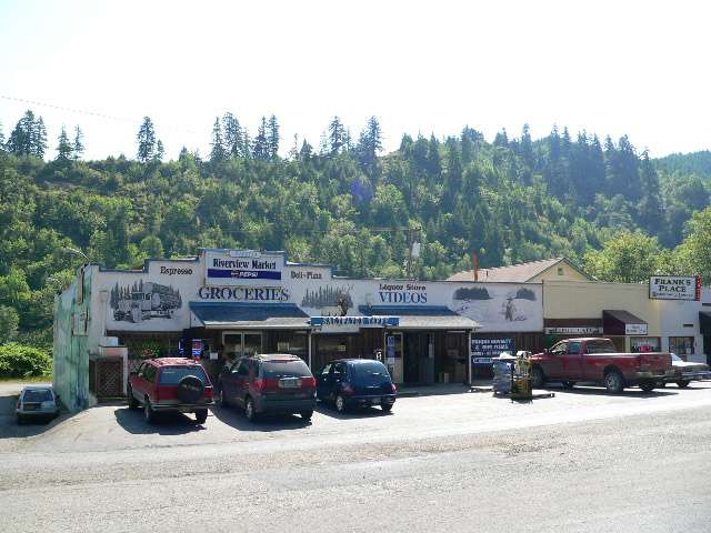 Mapleton, Oregon, is at the head of tidewater on the Siuslaw river in ...